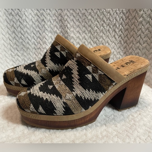 Kork-Ease | Shoes | Korks Kork Ease Lori Slip On Fabric Aztec Clog Mule ...